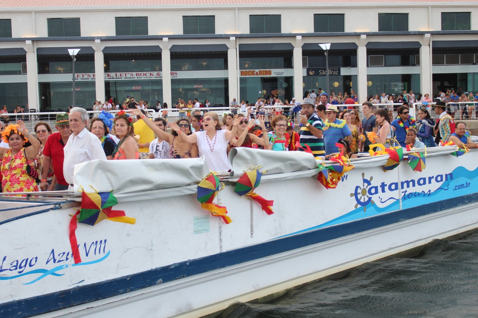 Catamaran Tours: Recife apresenta programação carnavalesca nos rios da ...