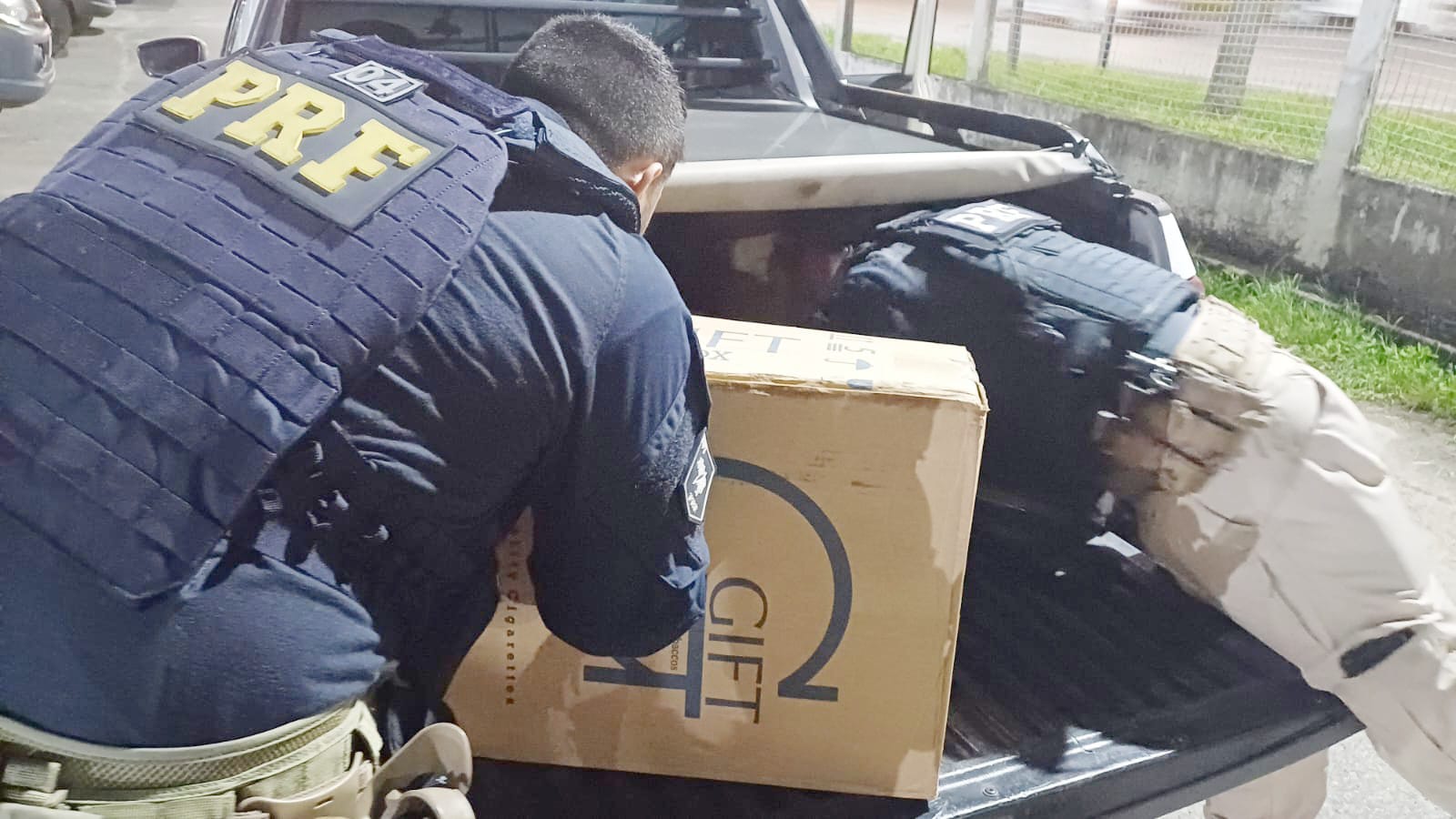 PRF prende homem com 1,4 mil maços de cigarro paraguaio no Recife