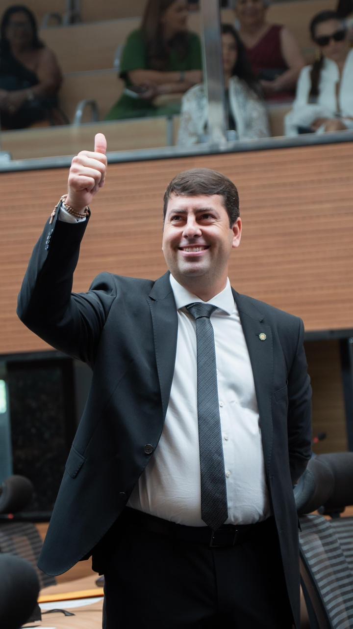 Samuel Salazar é reconduzido à liderança do Governo João Campos