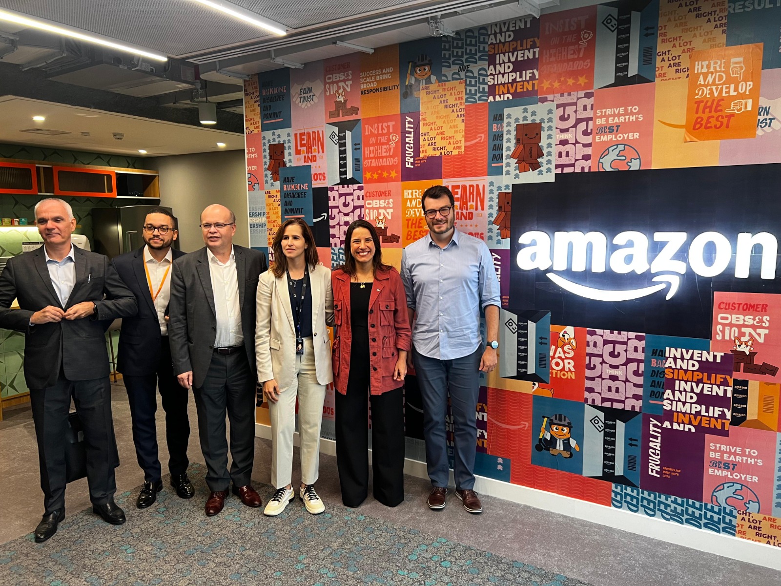 Na sede da Amazon Web Services do Brasil, governadora Raquel Lyra ...