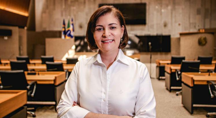 PSB vai pedir expulsão da deputada Simone Santana PSB vai pedir expulsão da deputada Simone Santana