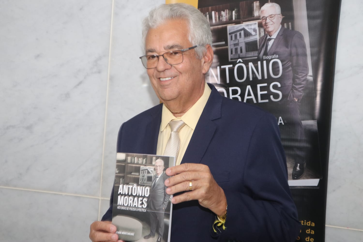 Antônio Moraes lança biografia em cerimônia na Alepe