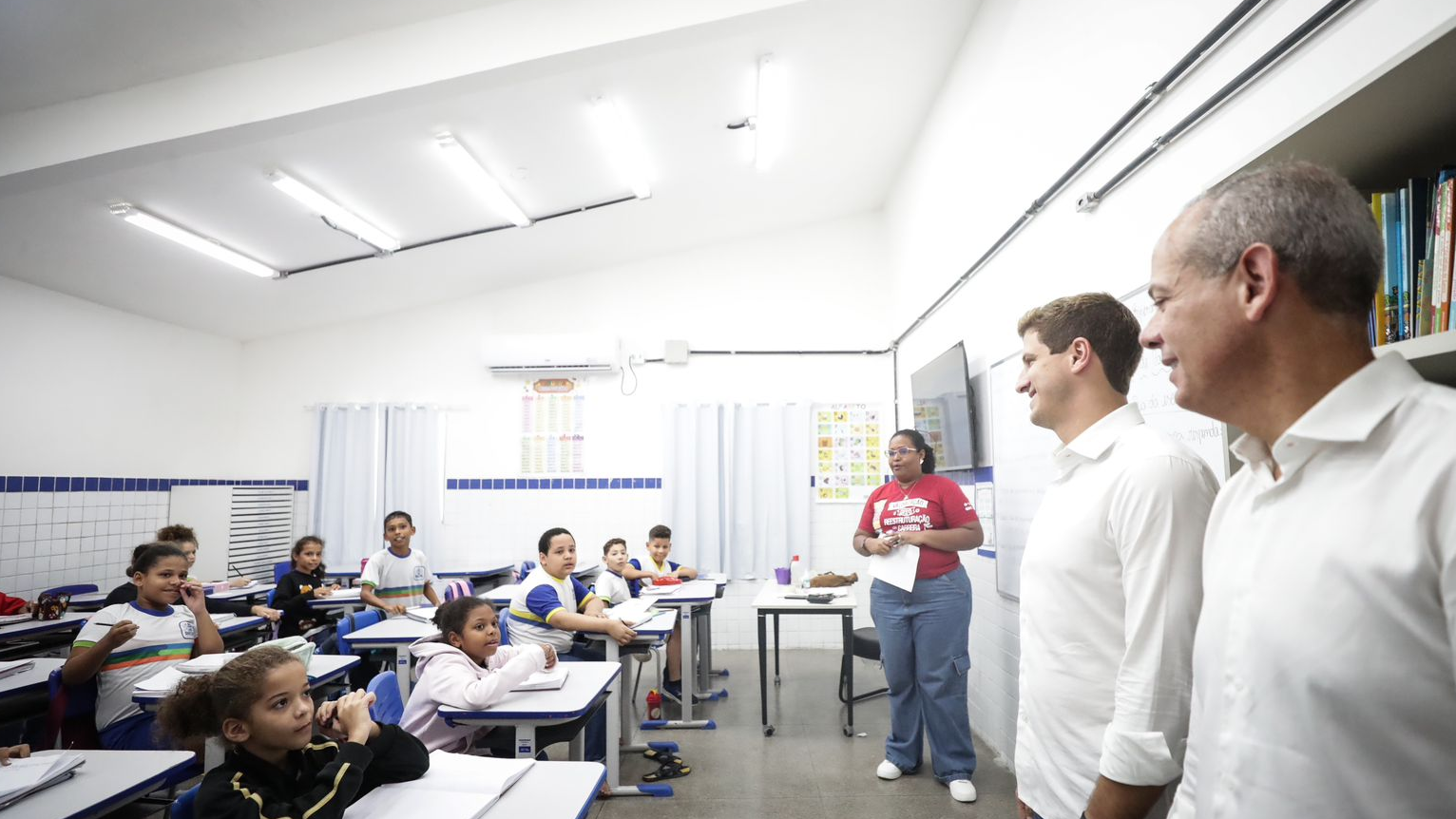 Educadores do Recife recebem Bônus de Desempenho de até R$ 12 mil nesta ...