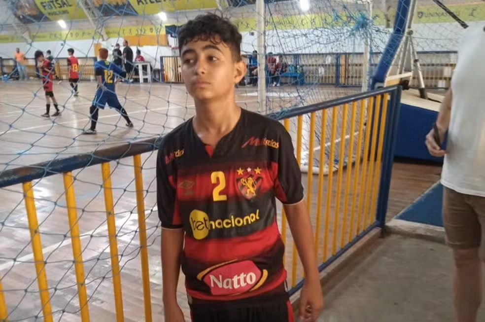 Família de Darik Sampaio, atleta do Sport, pede justiça em frente ao ...